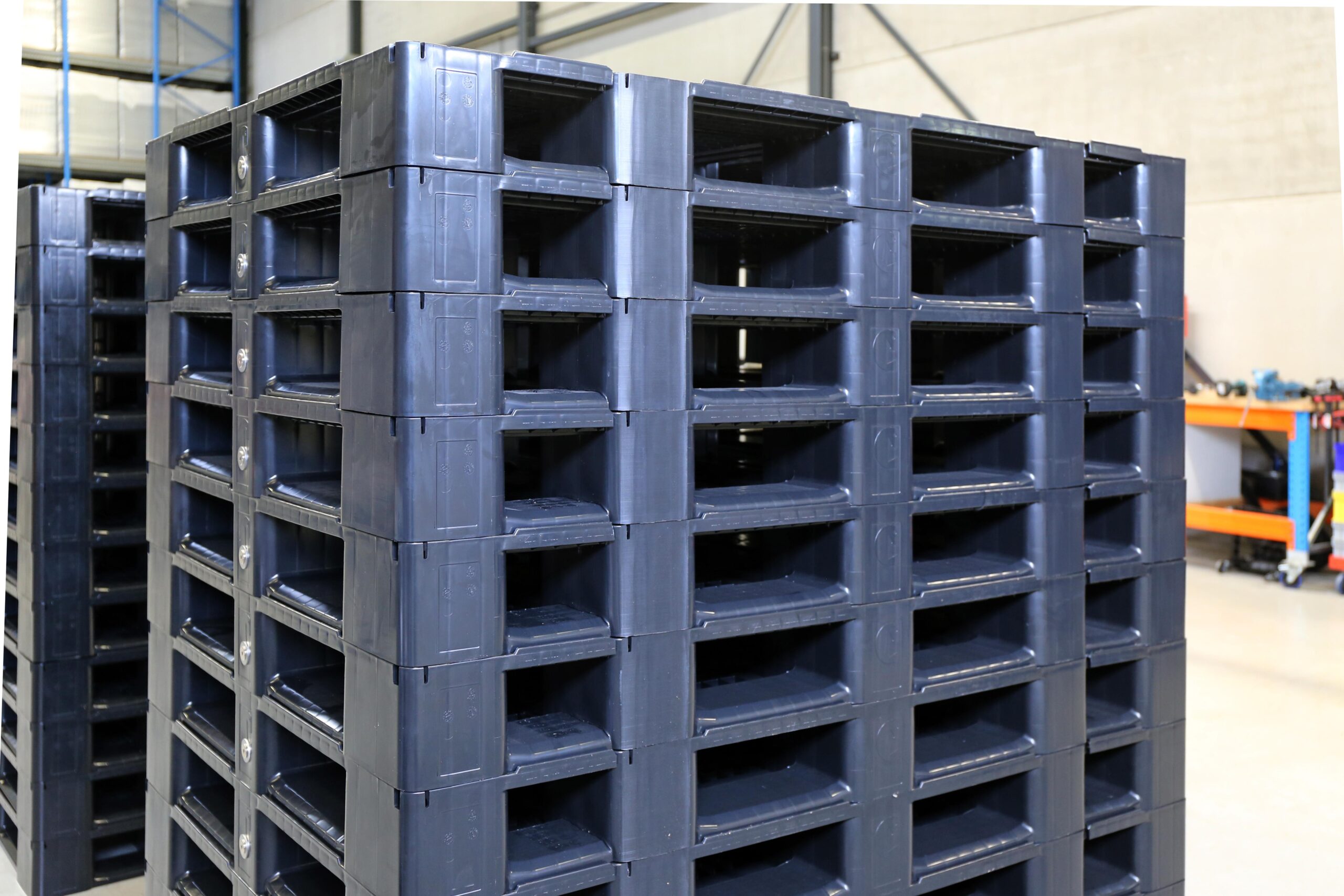 Optimal efficiency for parcel transports – Custom-made D3-5 DUO pallets ...